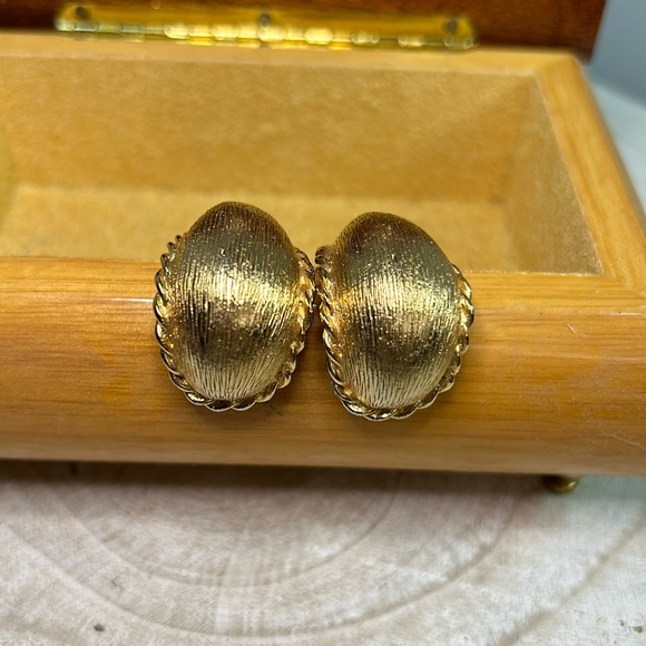 Vintage | Jewelry | Vintage Gold Tone Brushed Textured Gold Earrings ...